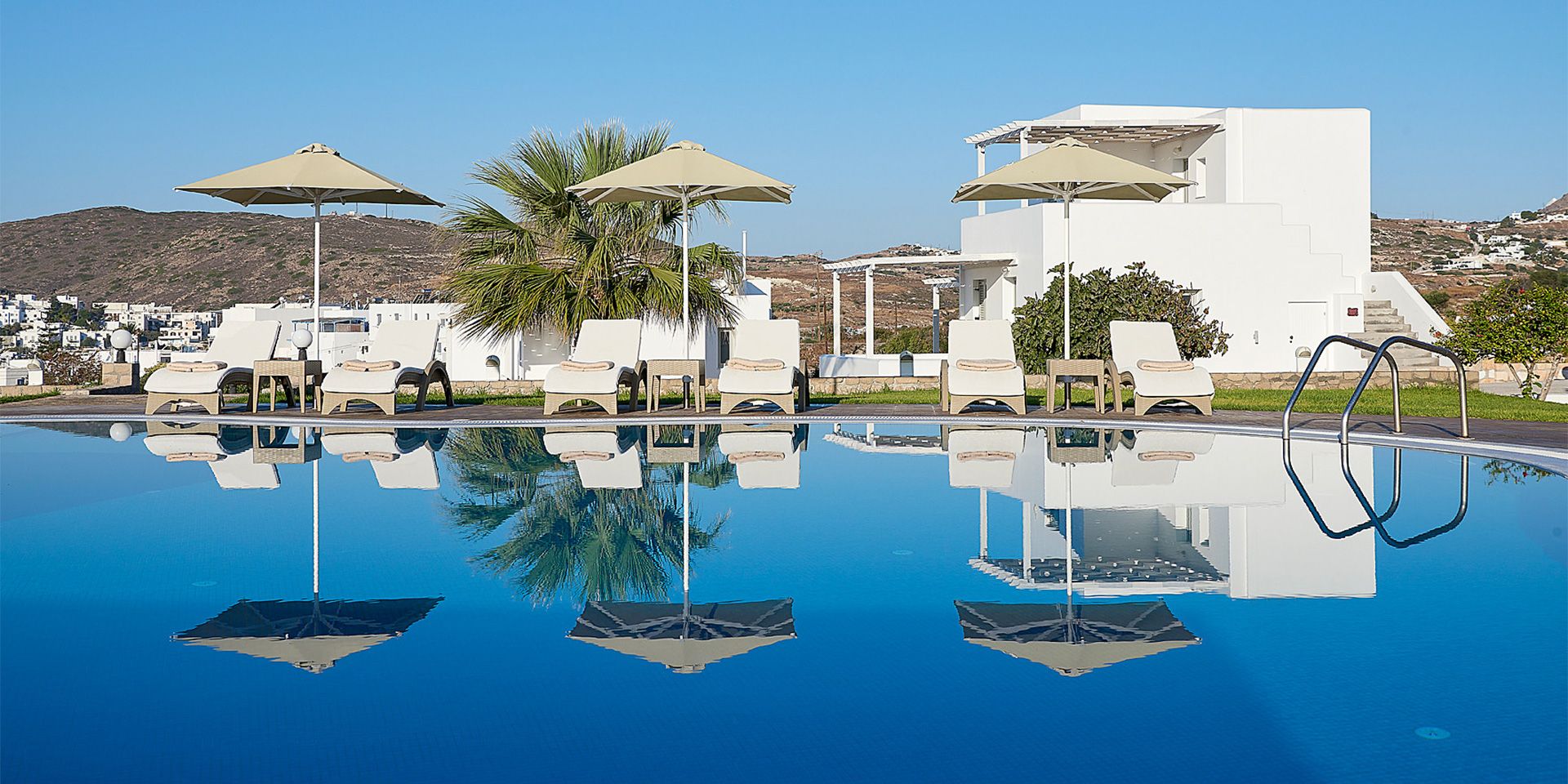 Pool Area & Bar | Santa Maria Village Resort & Spa